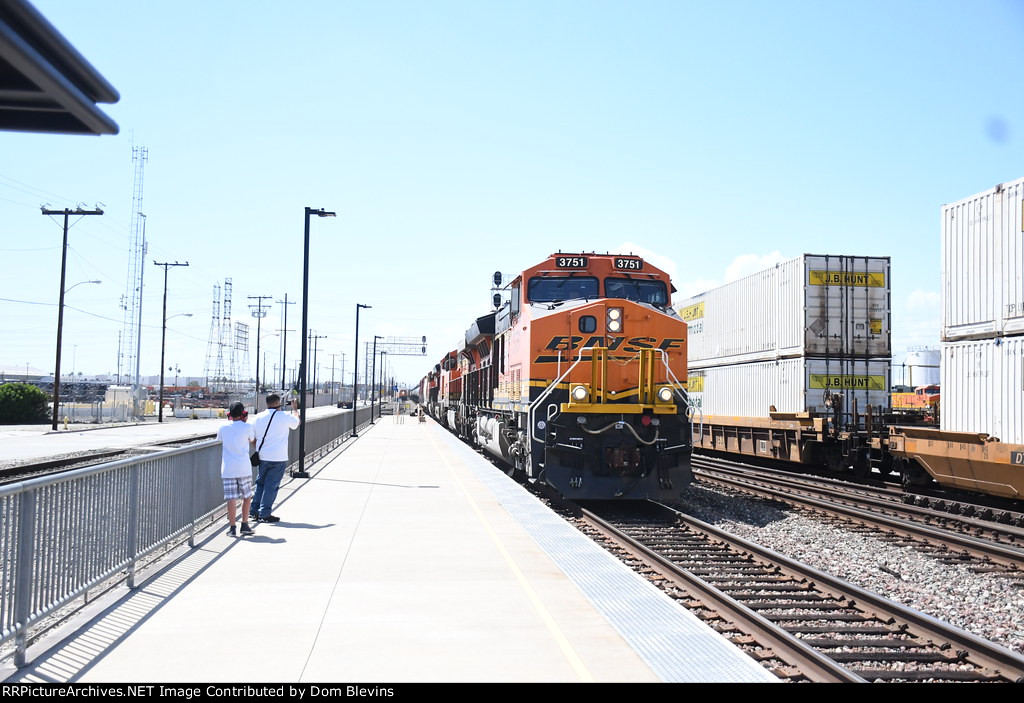 BNSF 3751